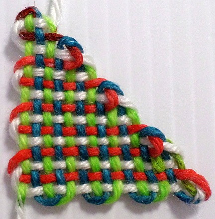 Triangle Loom — How to Use – Adventures in Pin Loom Weaving